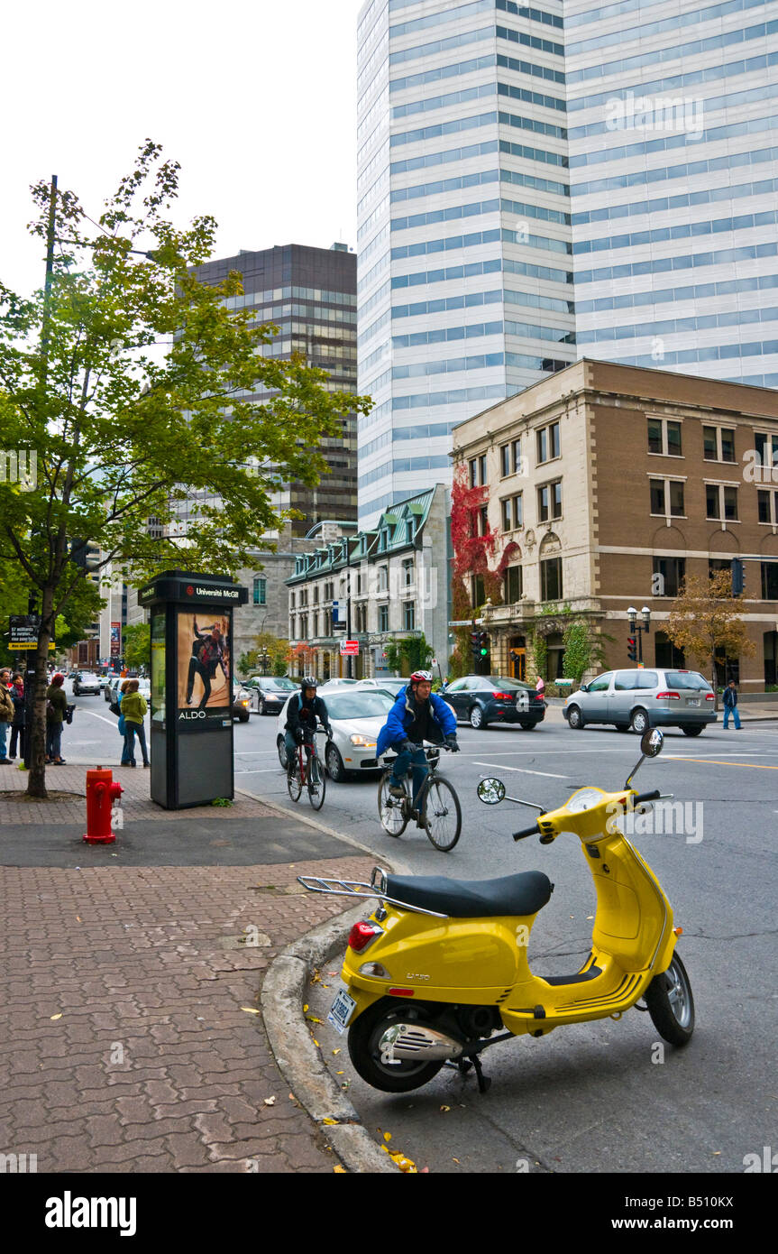 Downtown street scene hi-res stock photography and images - Alamy