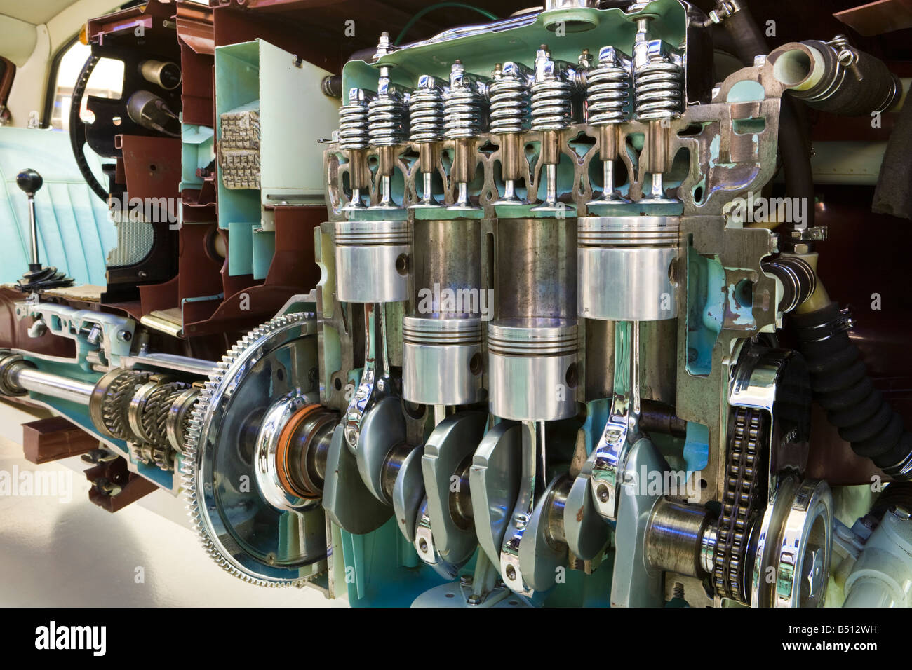 Cutaway engine hi-res stock photography and images - Alamy