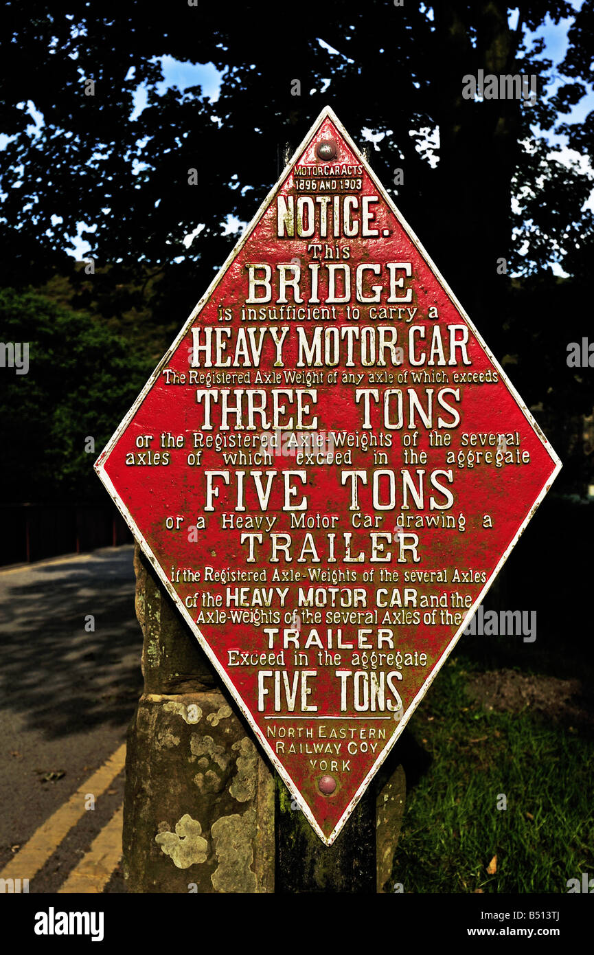 Bridge restriction sign Stock Photo - Alamy