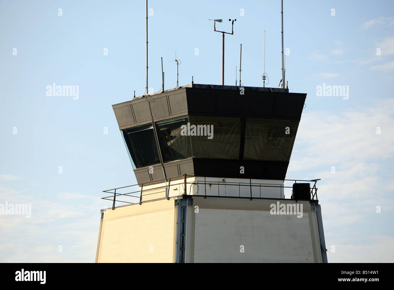 Faa control tower hi-res stock photography and images - Alamy