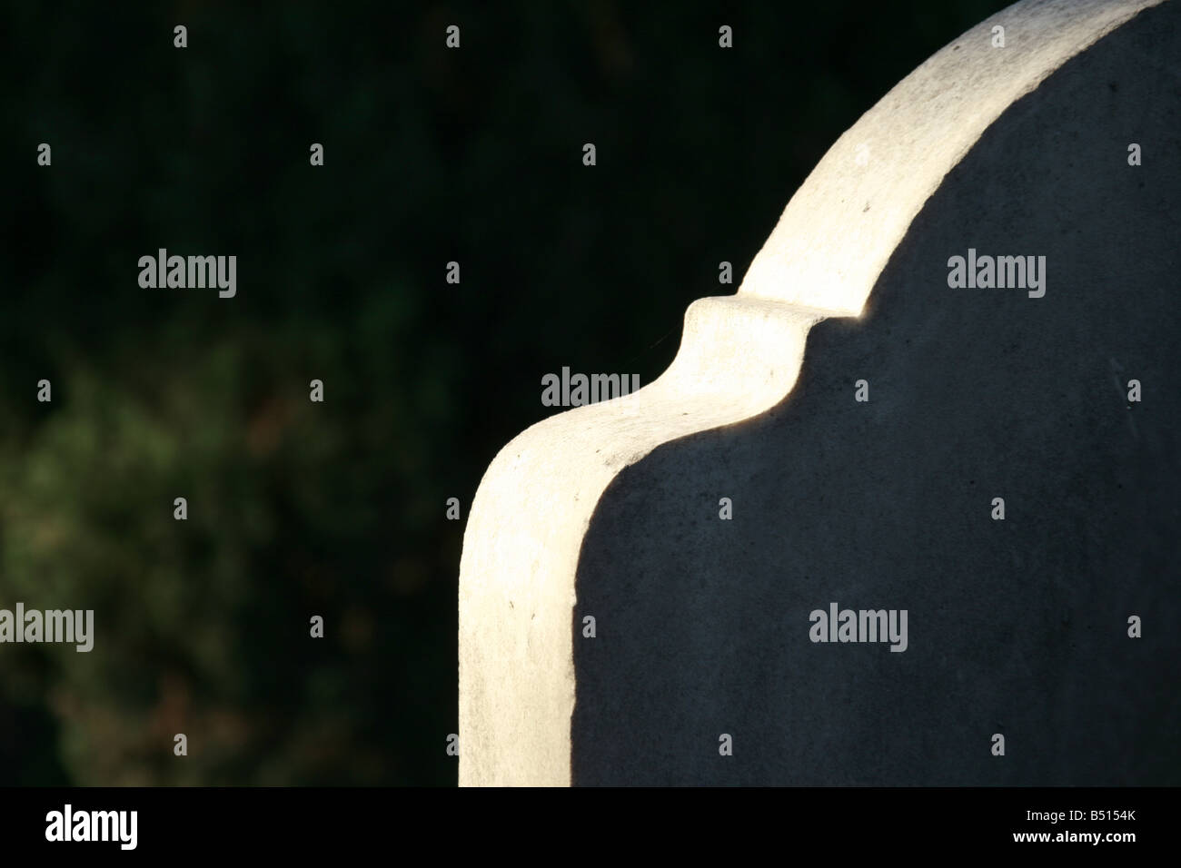 close up of one single gravestone in cemetery Stock Photo - Alamy