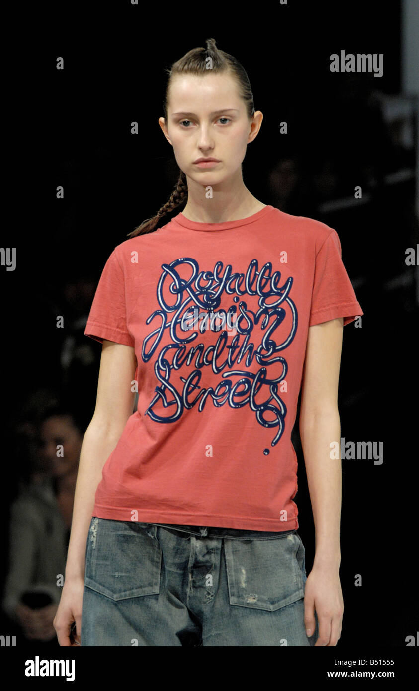 Female model at fashion show Stock Photo - Alamy