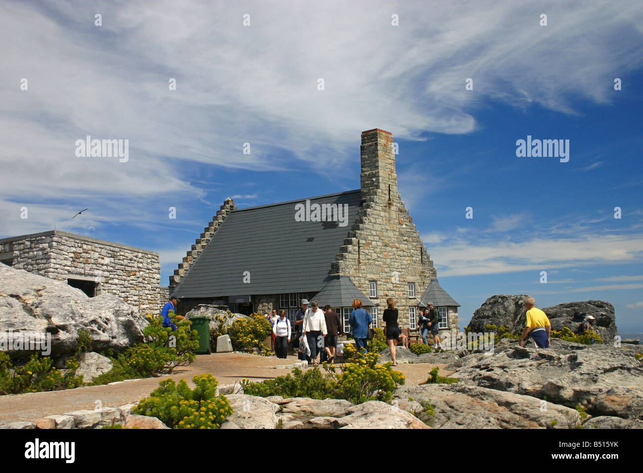Tourists and shop at the top on Table Mountain Stock Photo - Alamy