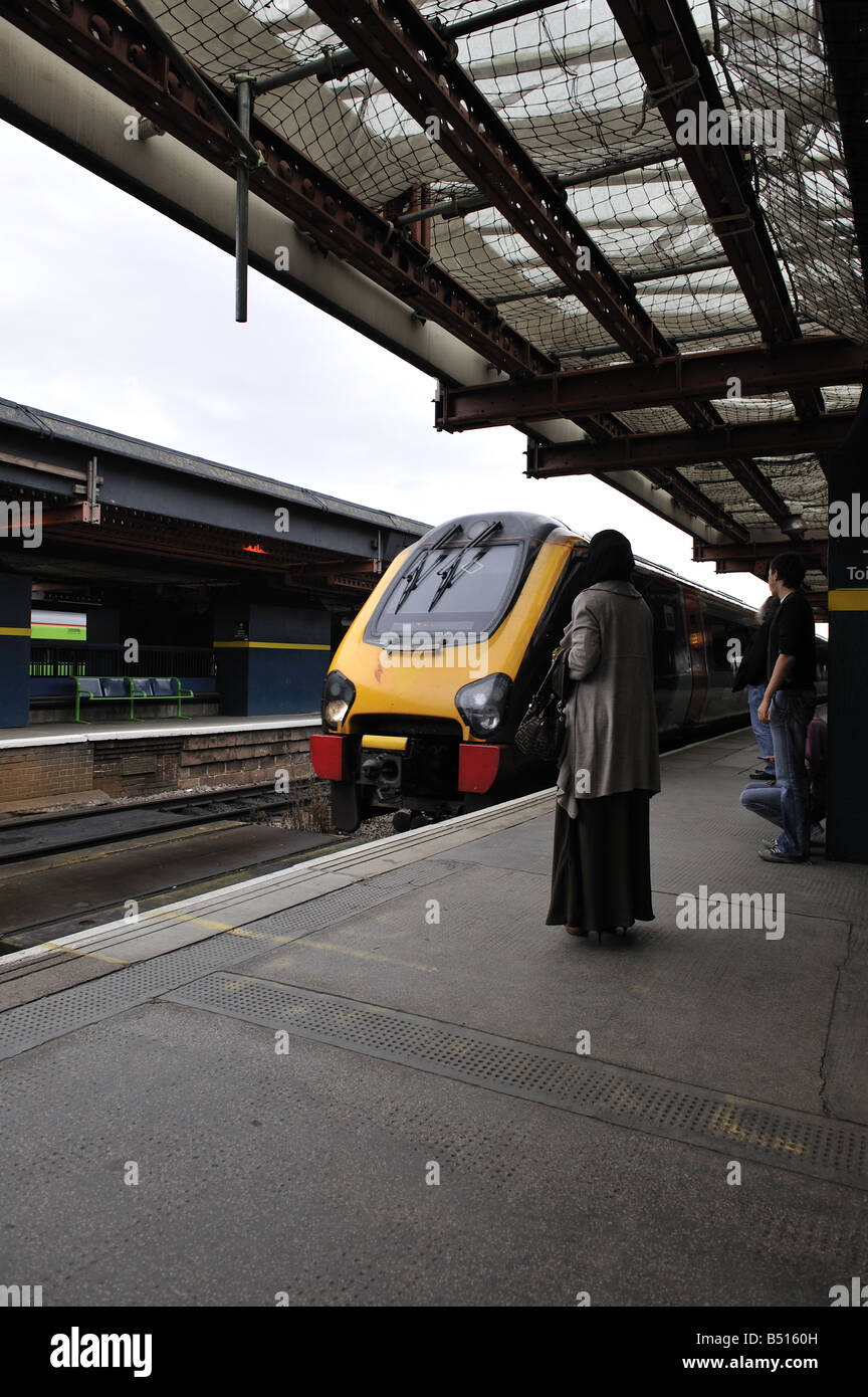 Class 222 Train High Resolution Stock Photography and Images - Alamy