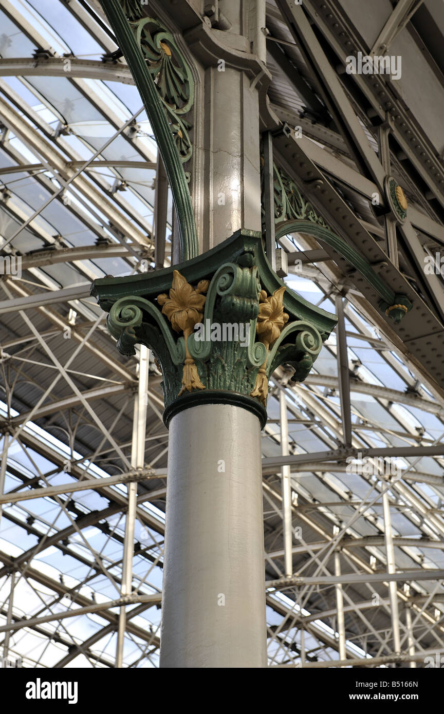 Cast iron decoration on support columns at Manchester Piccadilly ...