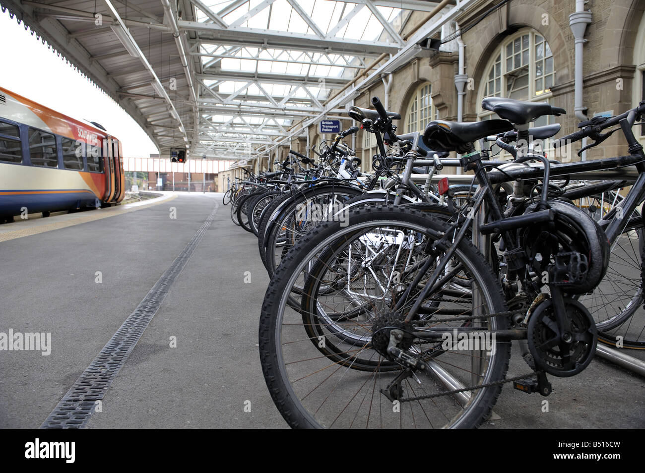 Bicycle racks full of bicycles at Sheffield Railway Station Stock Photo ...