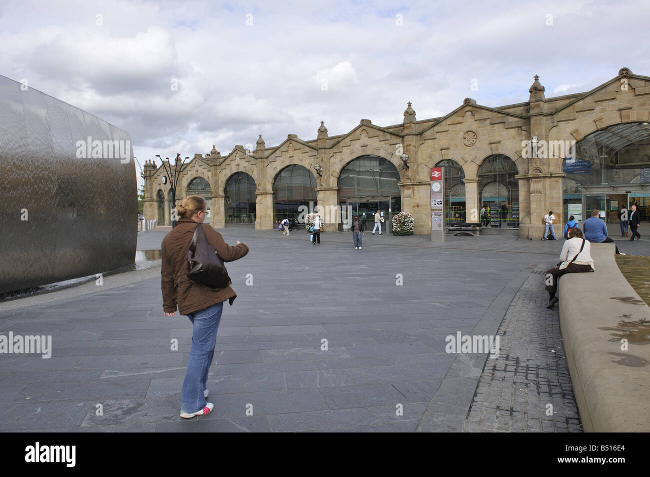 The water feature public area outside Sheffield Railway Station ...