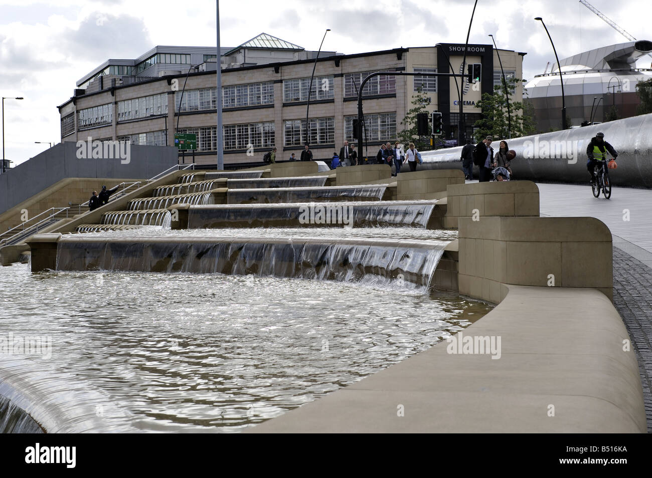 The water feature public area outside Sheffield Railway Station ...