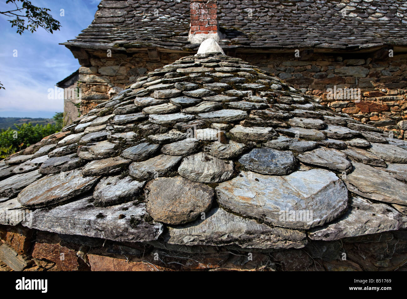 Fish scale roof tiles hi-res stock photography and images - Alamy