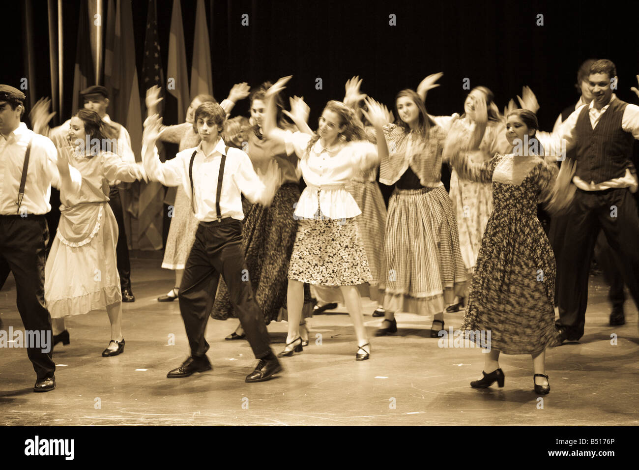 Jewish dance hi-res stock photography and images - Alamy