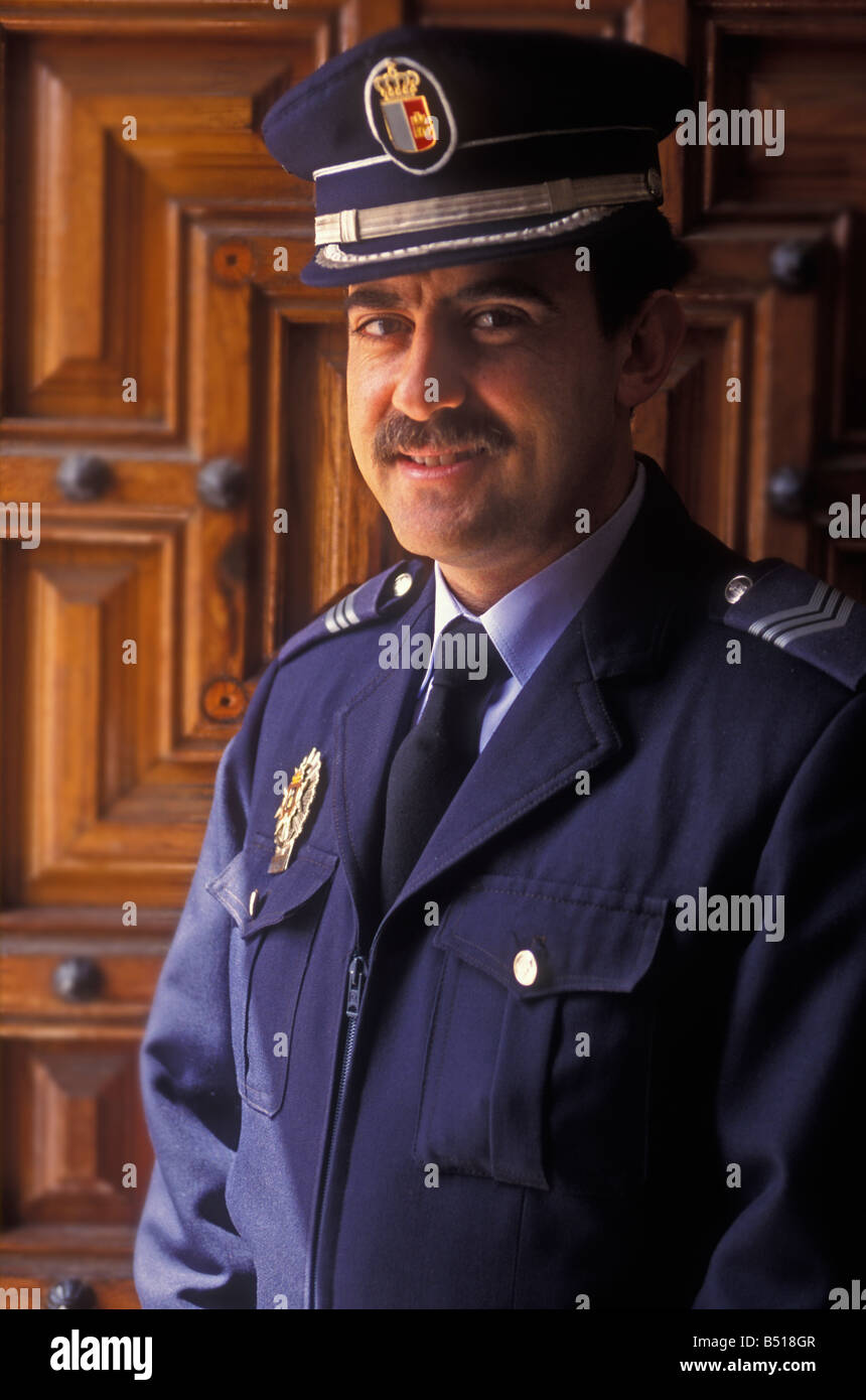 Policeman at door hi-res stock photography and images - Alamy