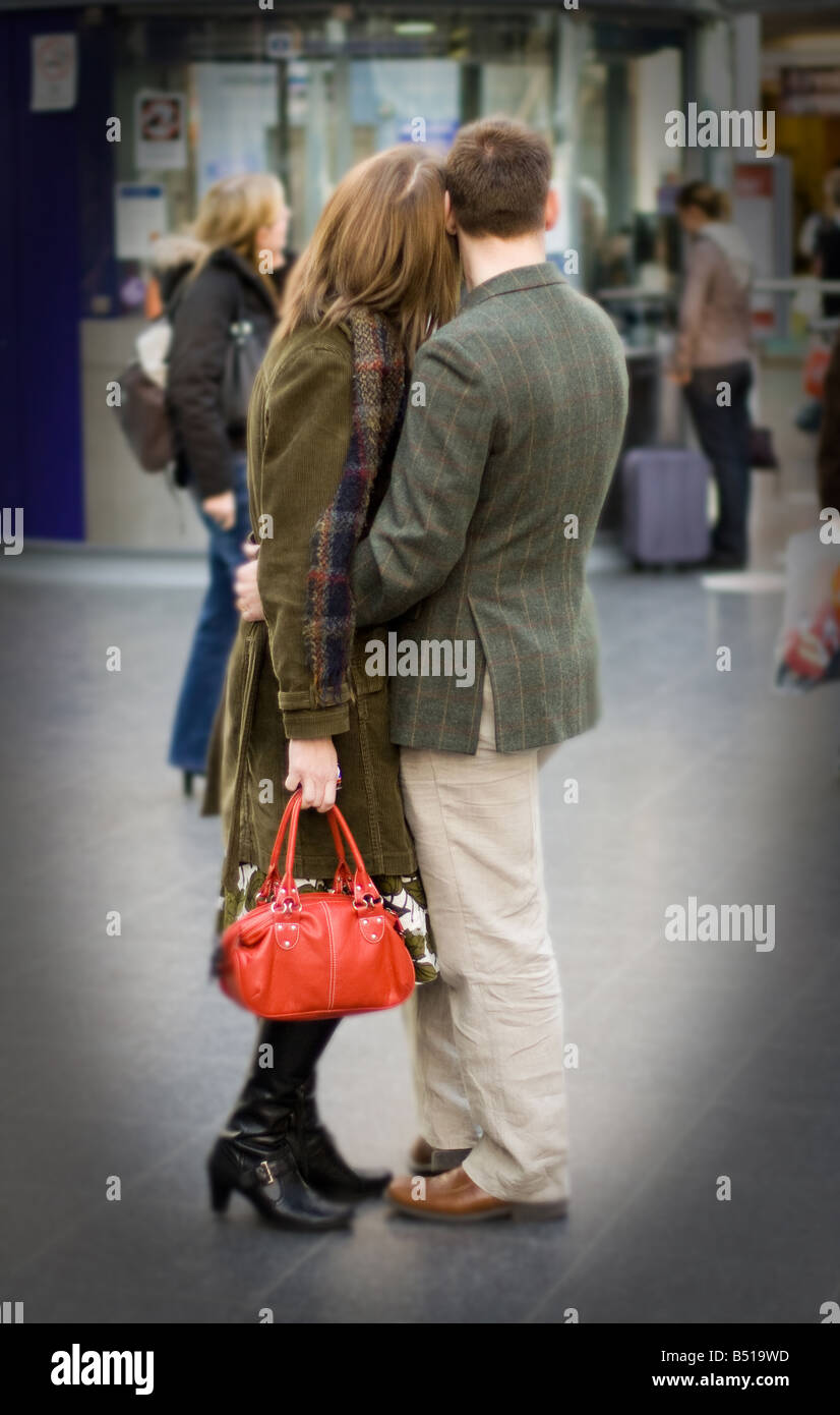 A couple embracing at Manchester train station Stock Photo - Alamy