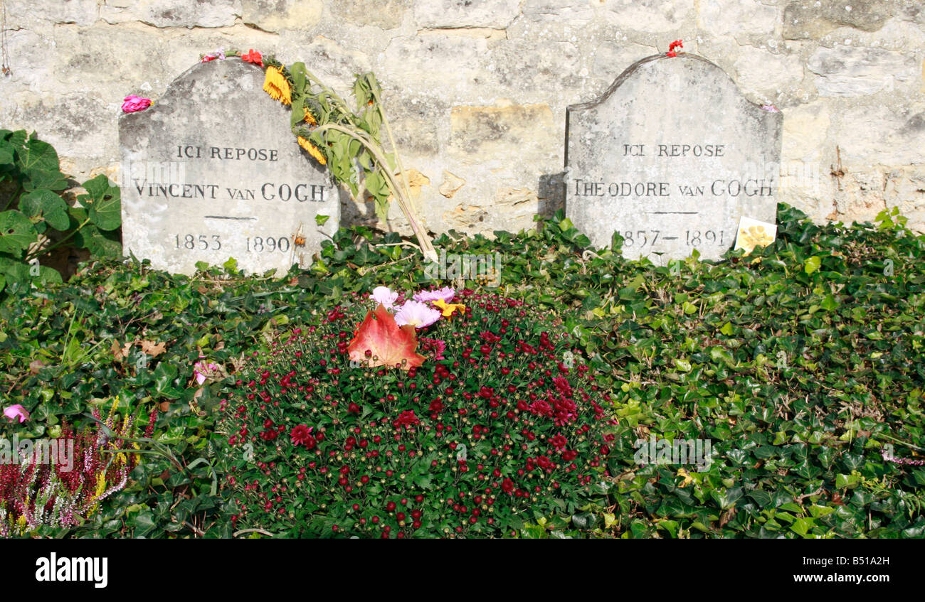 Graves of Vincent and of his brother Theo Van Gogh in Auvers sur Oise ...