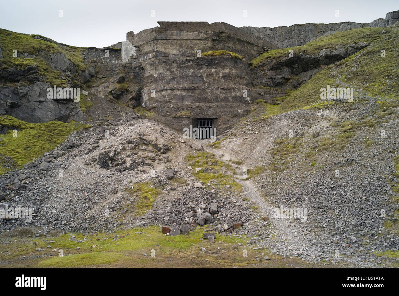 Wales limestone quarry hi-res stock photography and images - Alamy