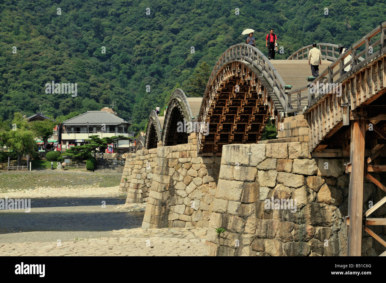 The wooden Kintai Bridge (Kintai-kyo) spanning the Nishiki river, Iwakuni, Japan 5/5 Stock Photo ...