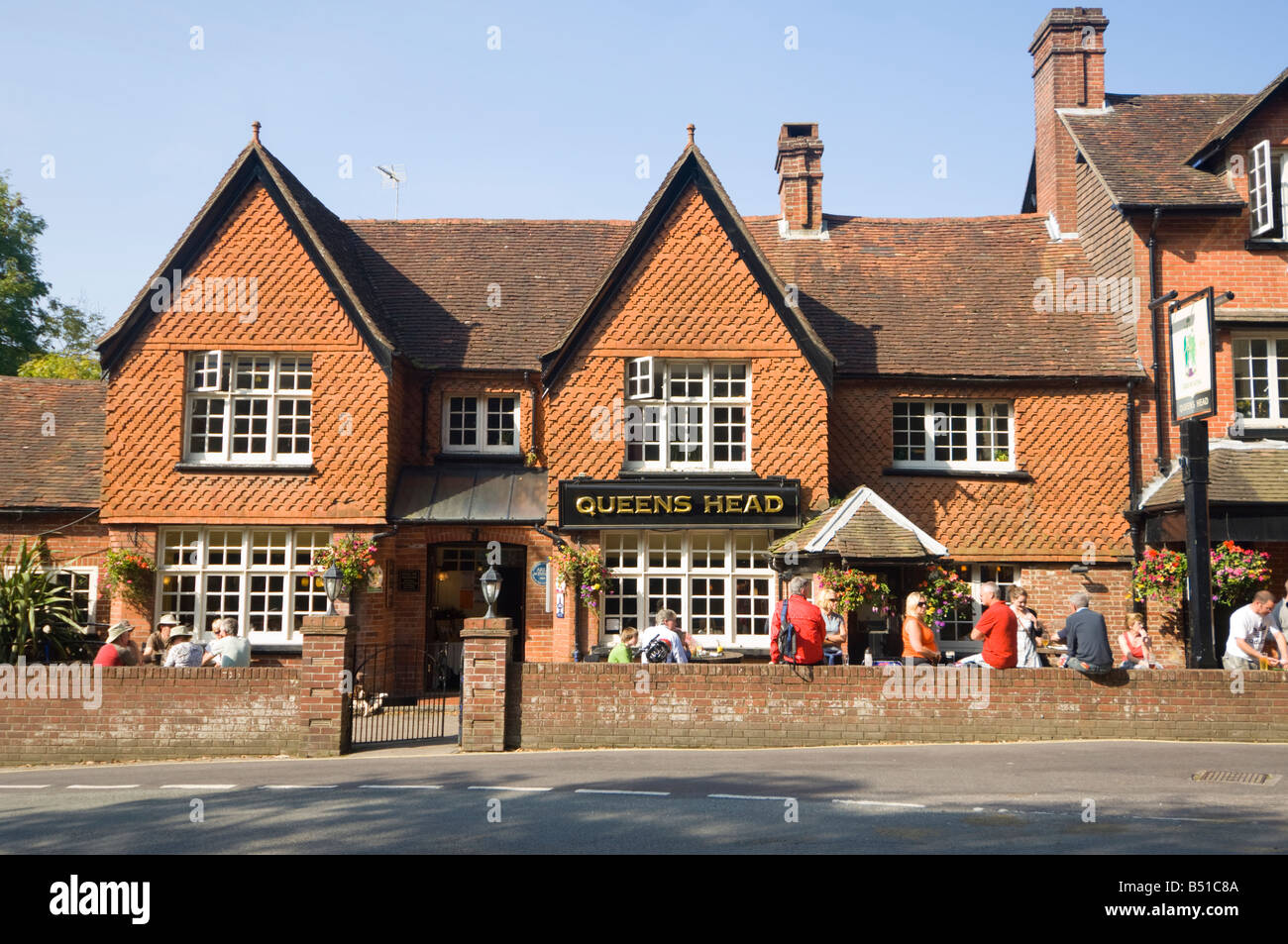 Queen's Head Pub Burley New Forest Hampshire UK Stock Photo - Alamy