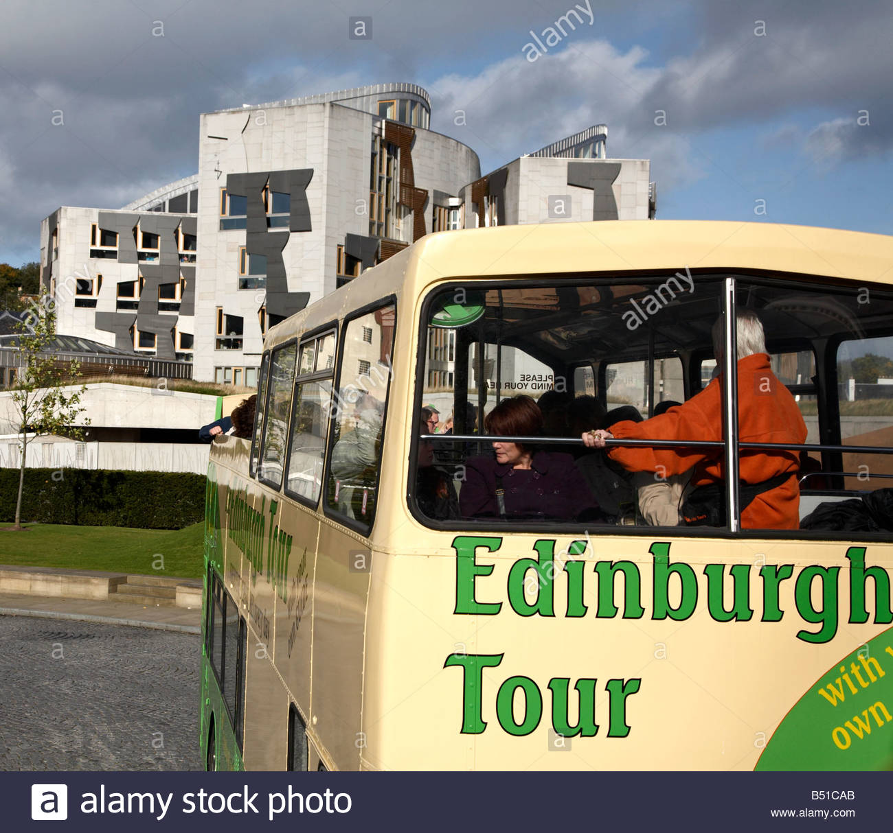 Scottish bus hi-res stock photography and images - Alamy