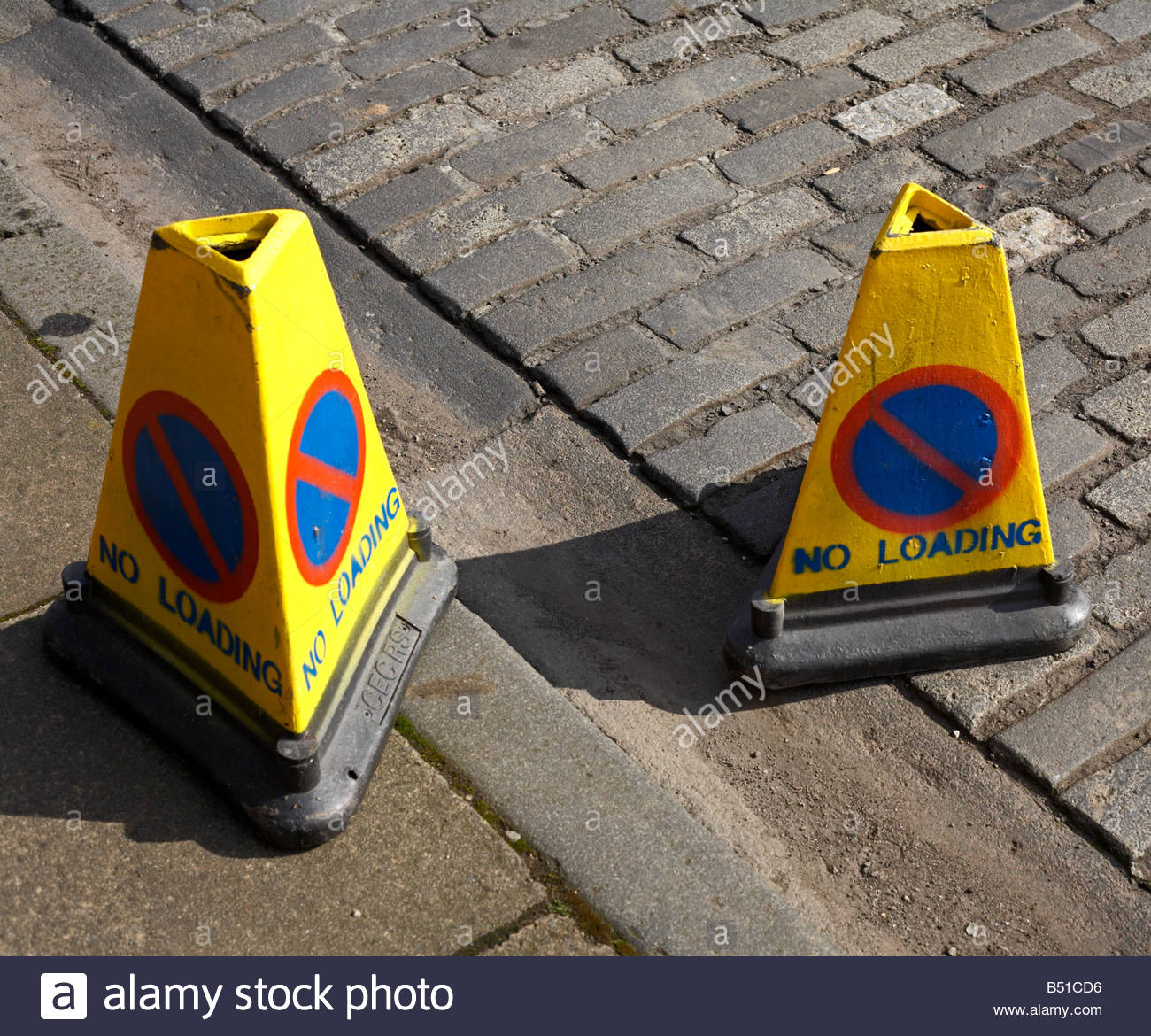 Restriction loading sign hi-res stock photography and images - Alamy