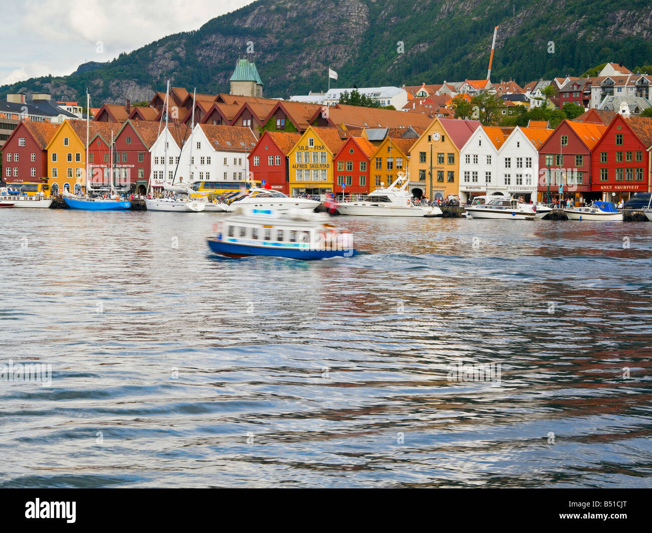 Harbour scene of bergen b51cjt hi-res stock photography and images - Alamy