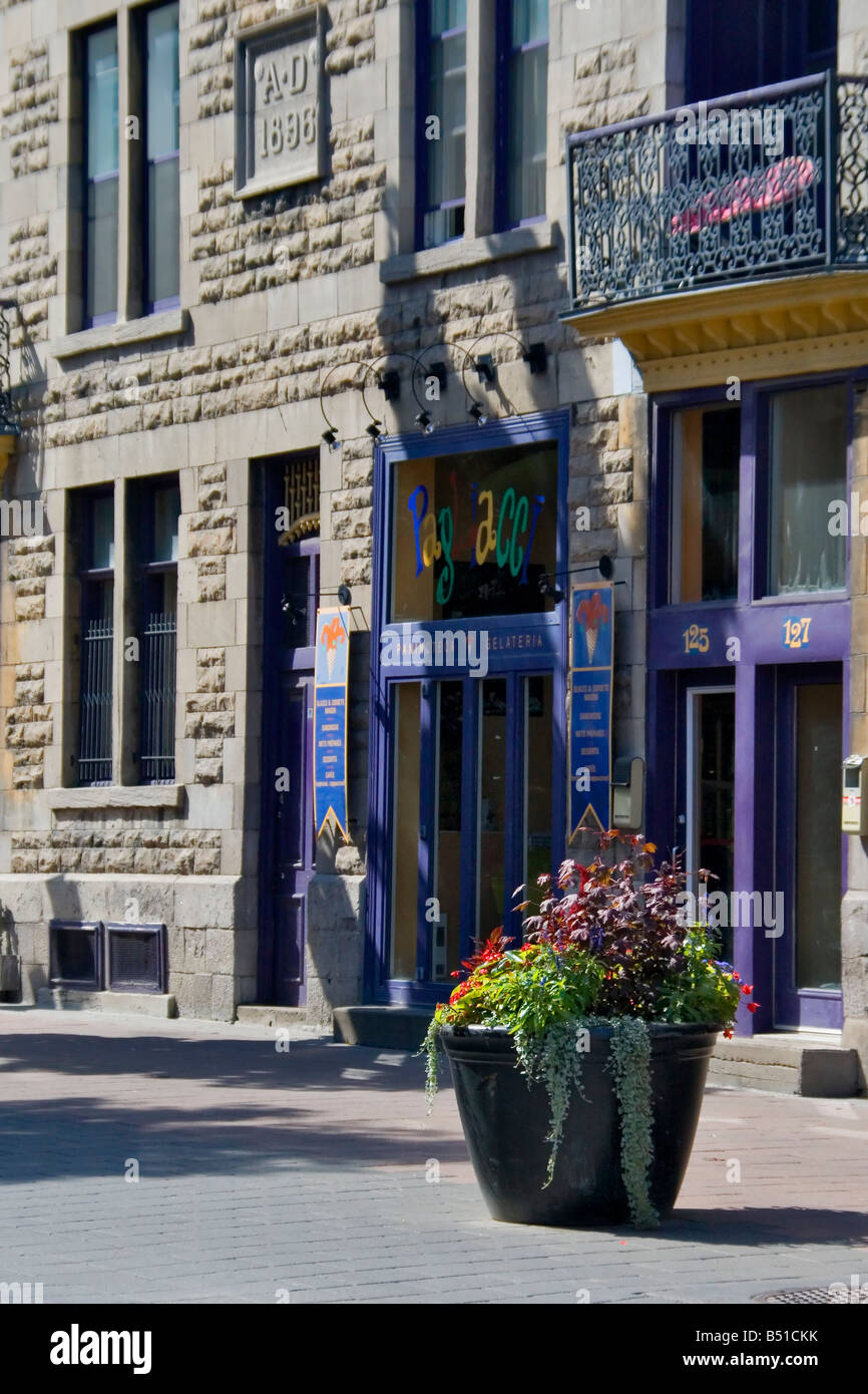 Street Scene Montreal Quebec Canada Stock Photo - Alamy