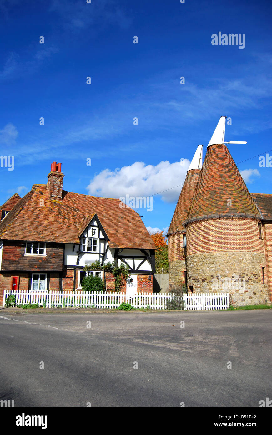 Oast houses by cottage, Heaverham, Kent, England, United Kingdom Stock ...