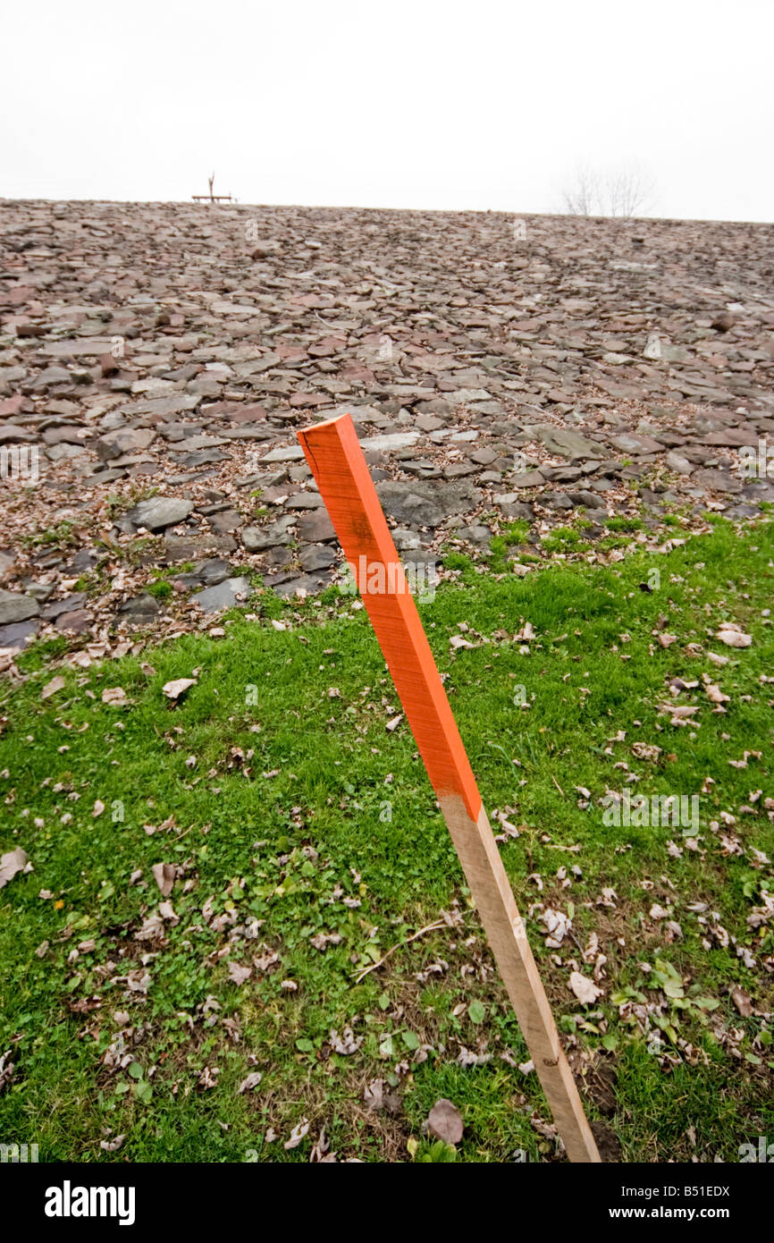 Stake wall hi-res stock photography and images - Alamy