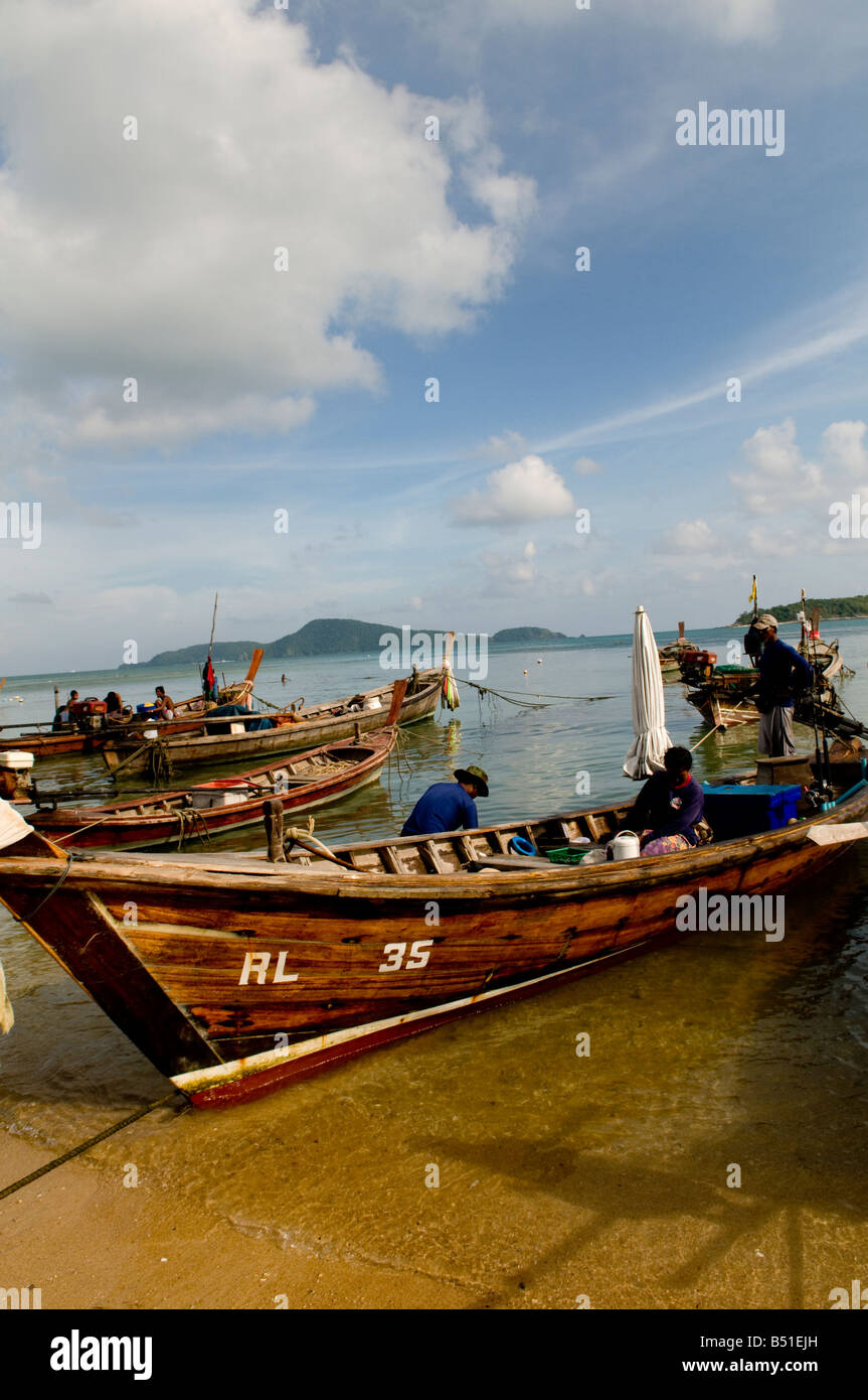 Thailand beach boat sea gypsy moken hi-res stock photography and images ...