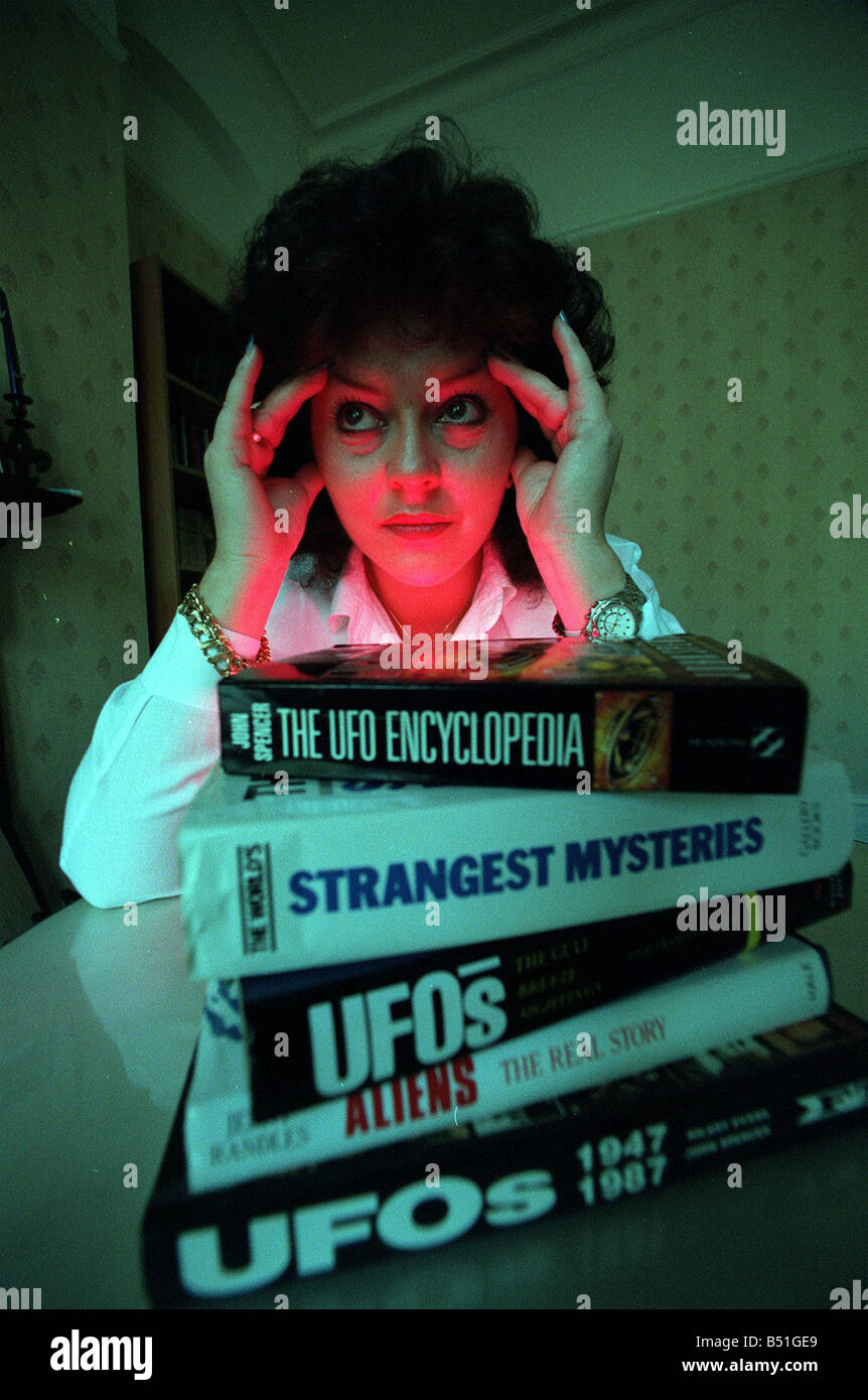 Judith Jafar April 98 UFO oligist at home Stock Photo - Alamy