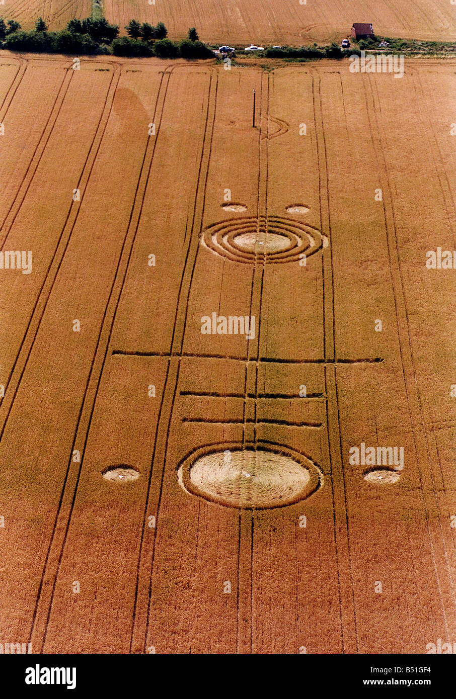 Crop circles hi-res stock photography and images - Alamy