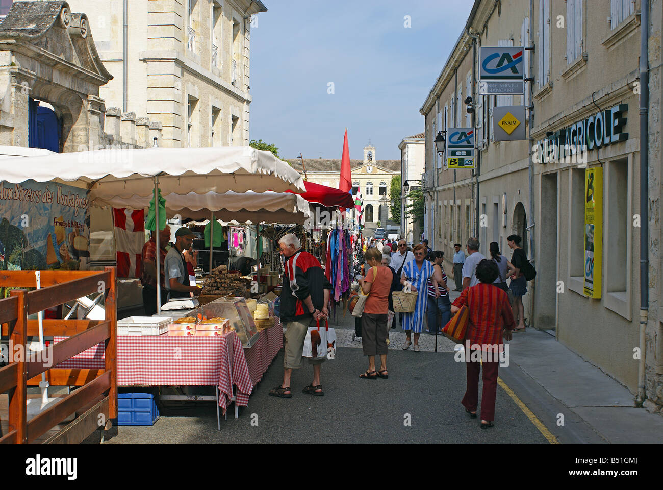 Lectoure market gers france hi-res stock photography and images - Alamy