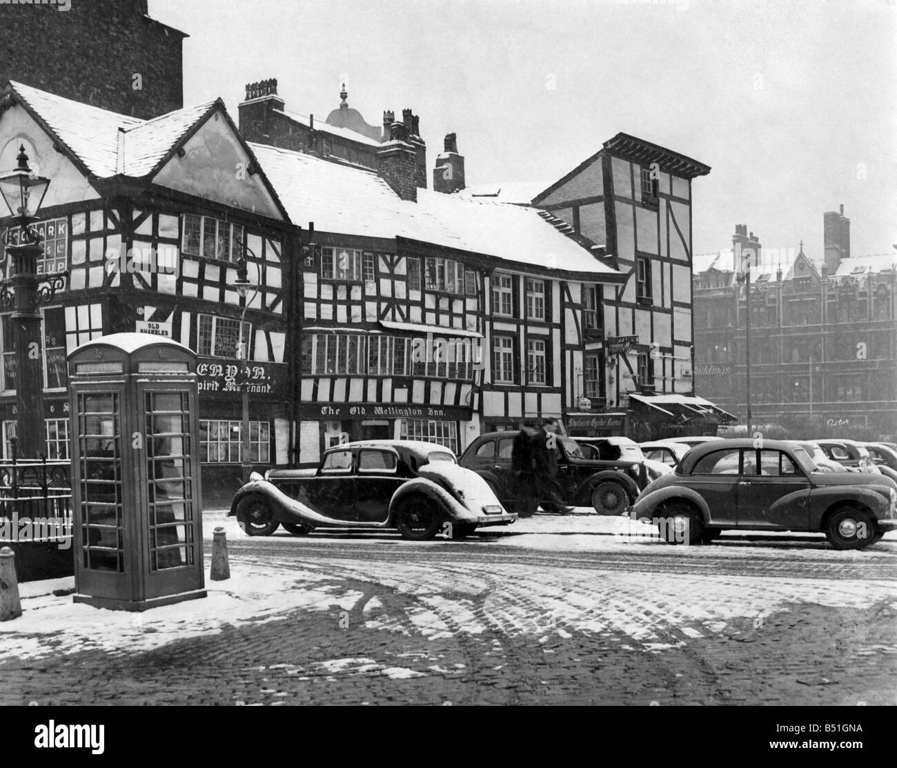 Manchester 1950s street hi-res stock photography and images - Alamy