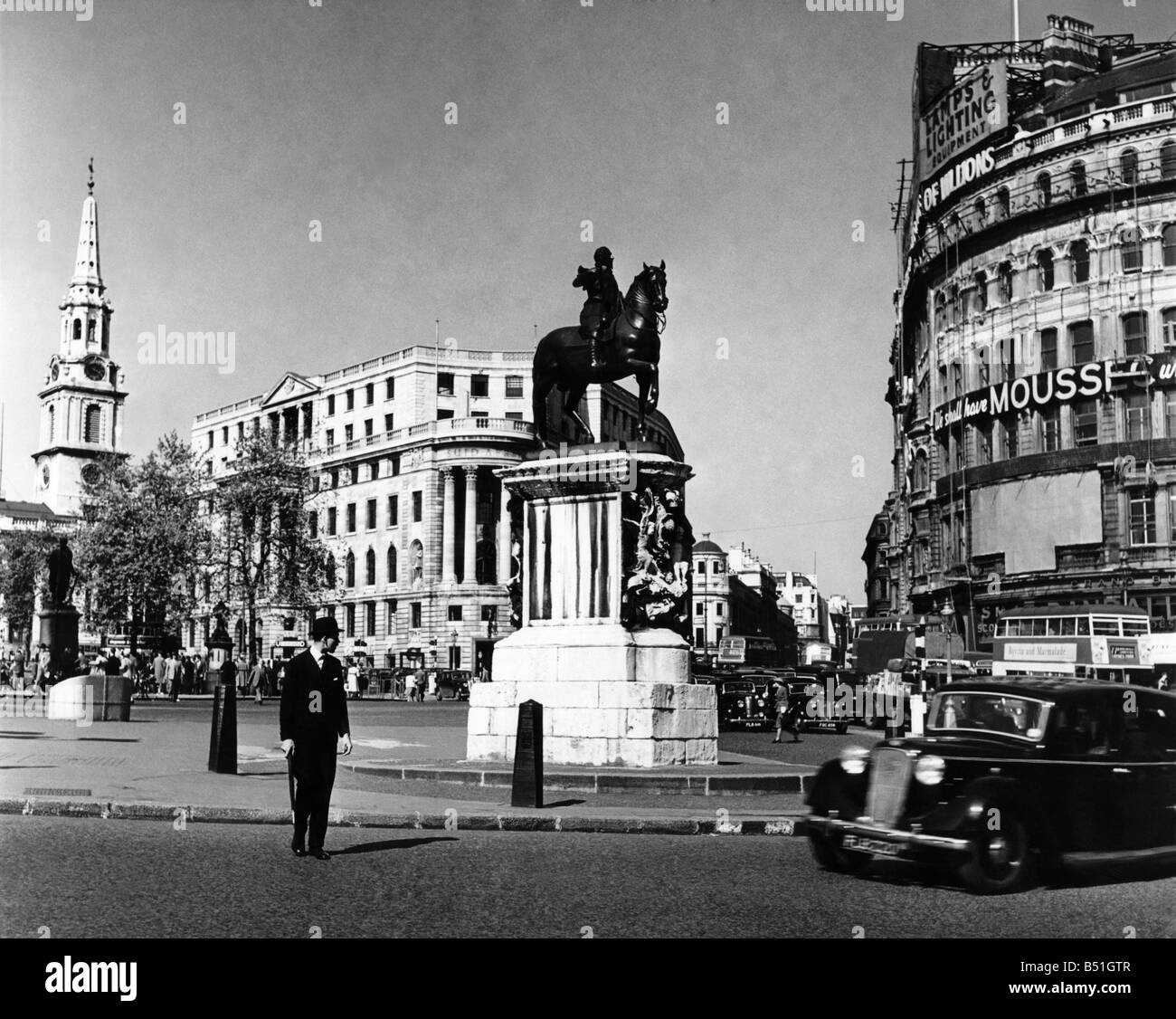 Bowler hat statue Black and White Stock Photos & Images - Alamy