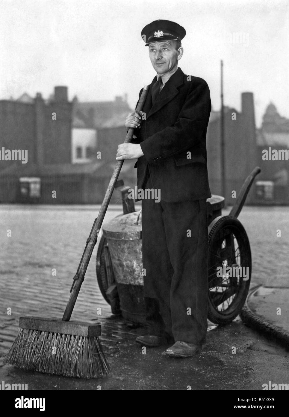 Manchester 1950s street hi-res stock photography and images - Alamy
