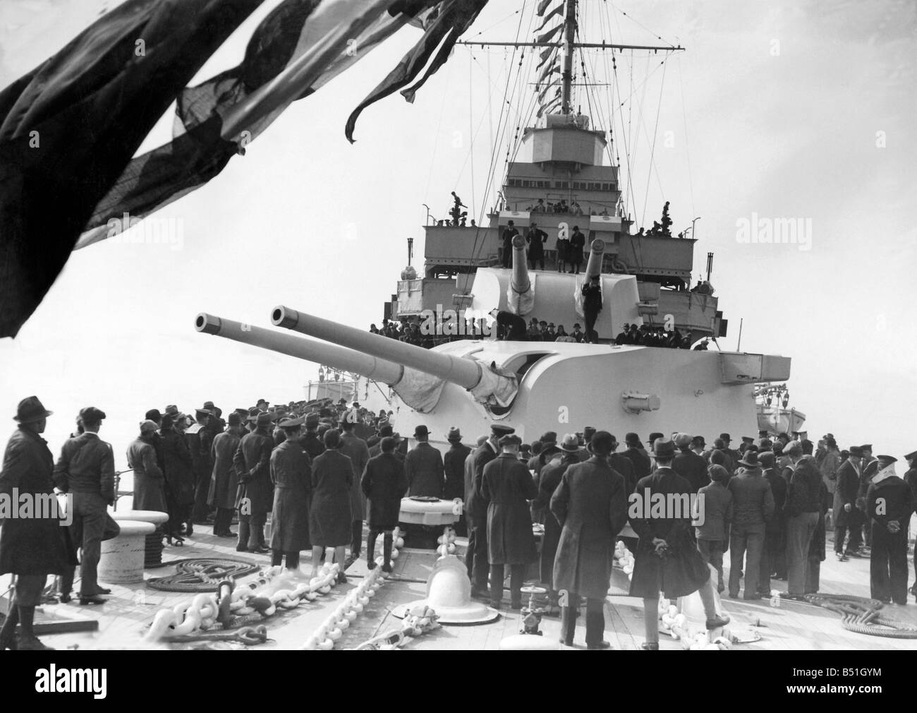 Royal navy warship hi-res stock photography and images - Alamy