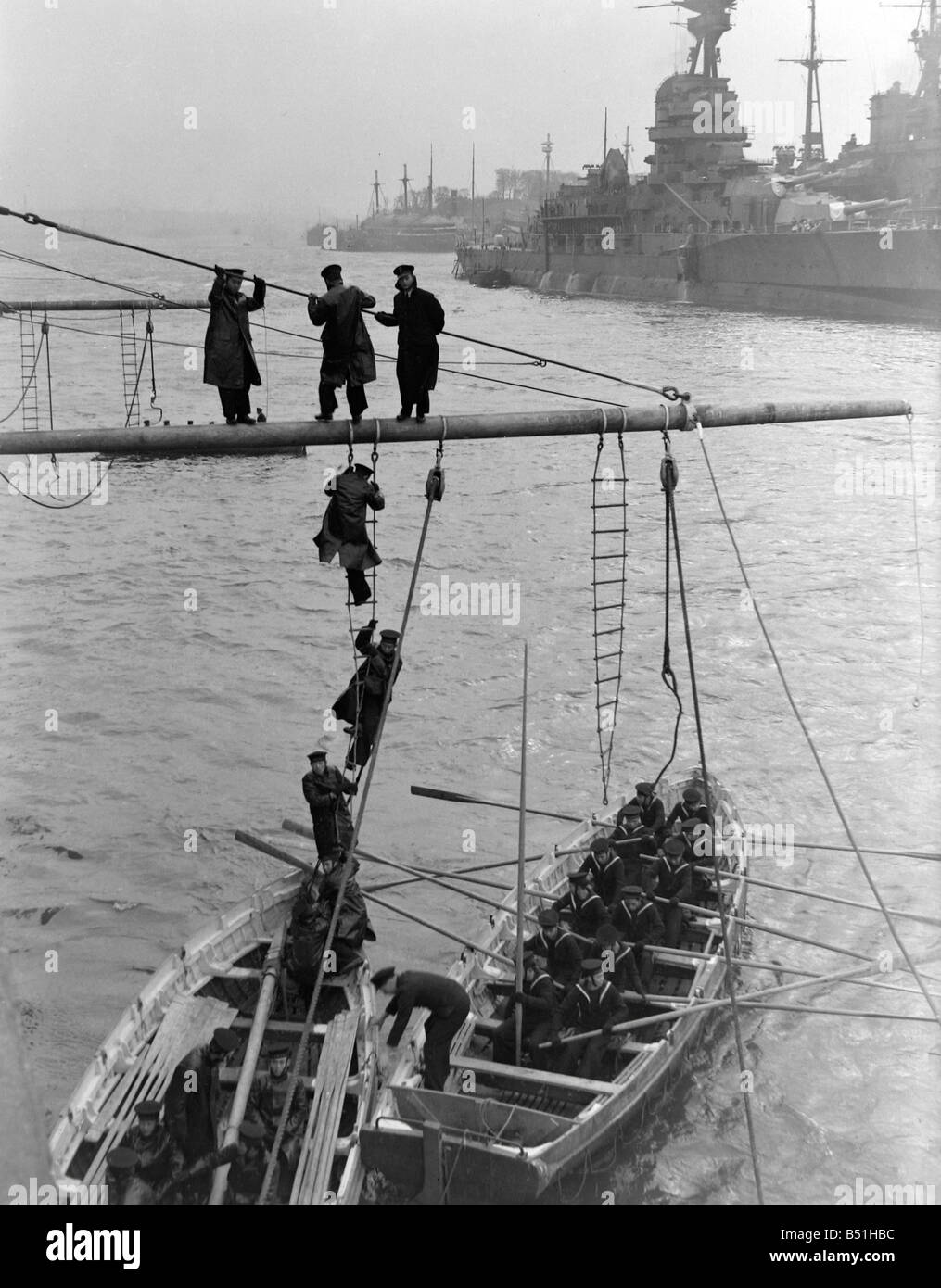 Sailors rowing boat hi-res stock photography and images - Alamy