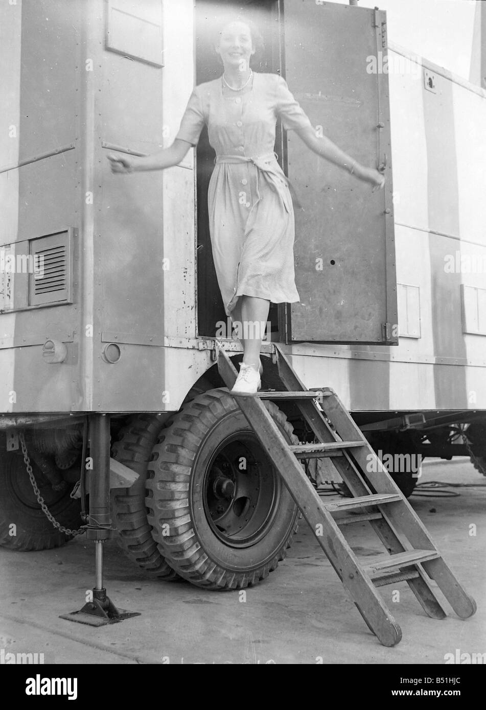 Terry Watts Radar tracker at London airport 1949 019021/1 Stock Photo ...