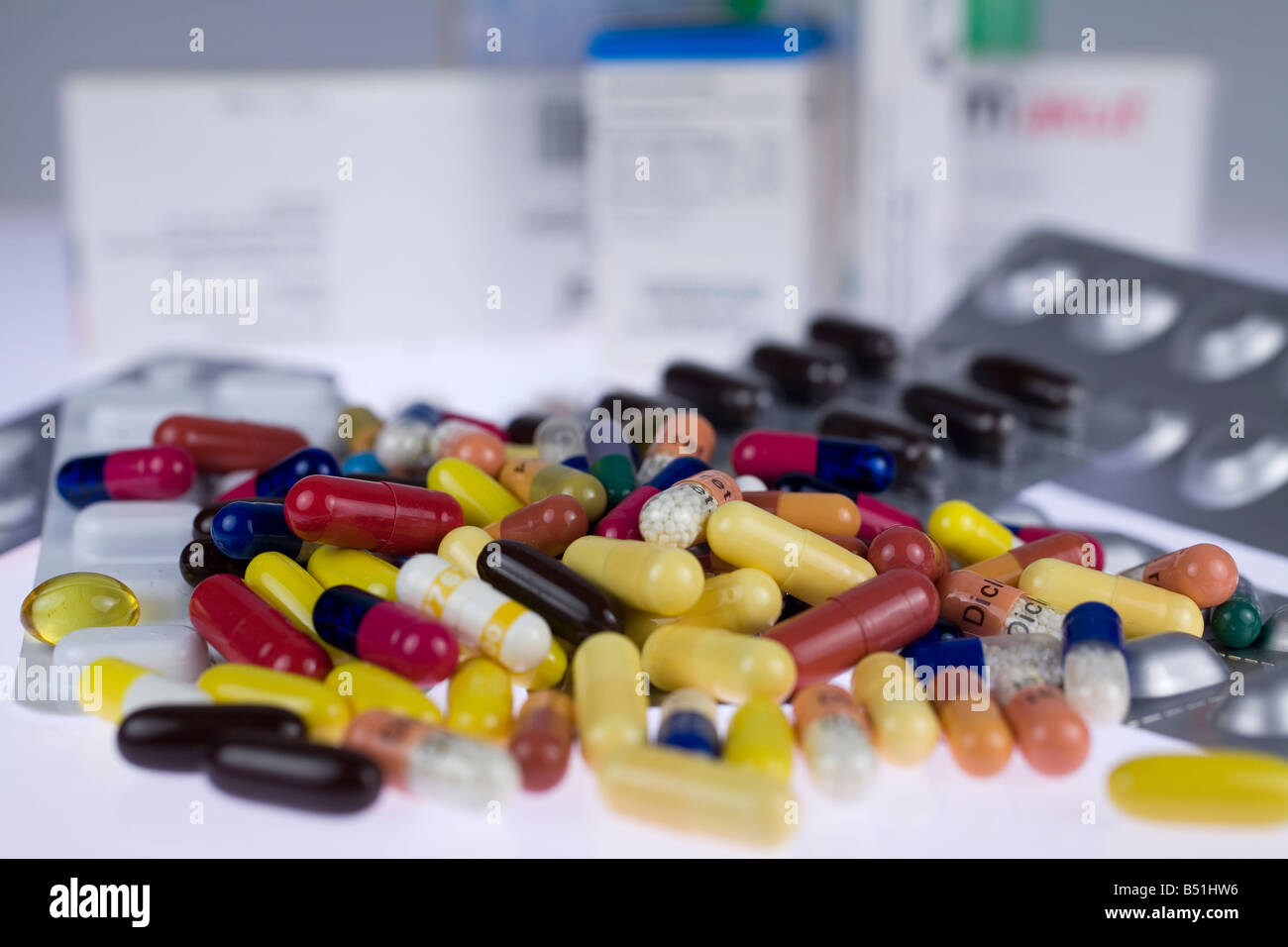 Tablets and capsules Stock Photo - Alamy