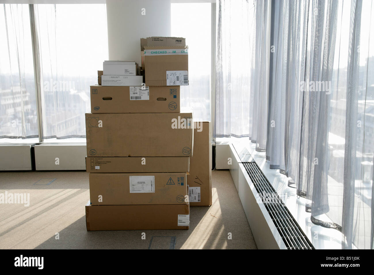 Empty Boxes in Office Stock Photo - Alamy