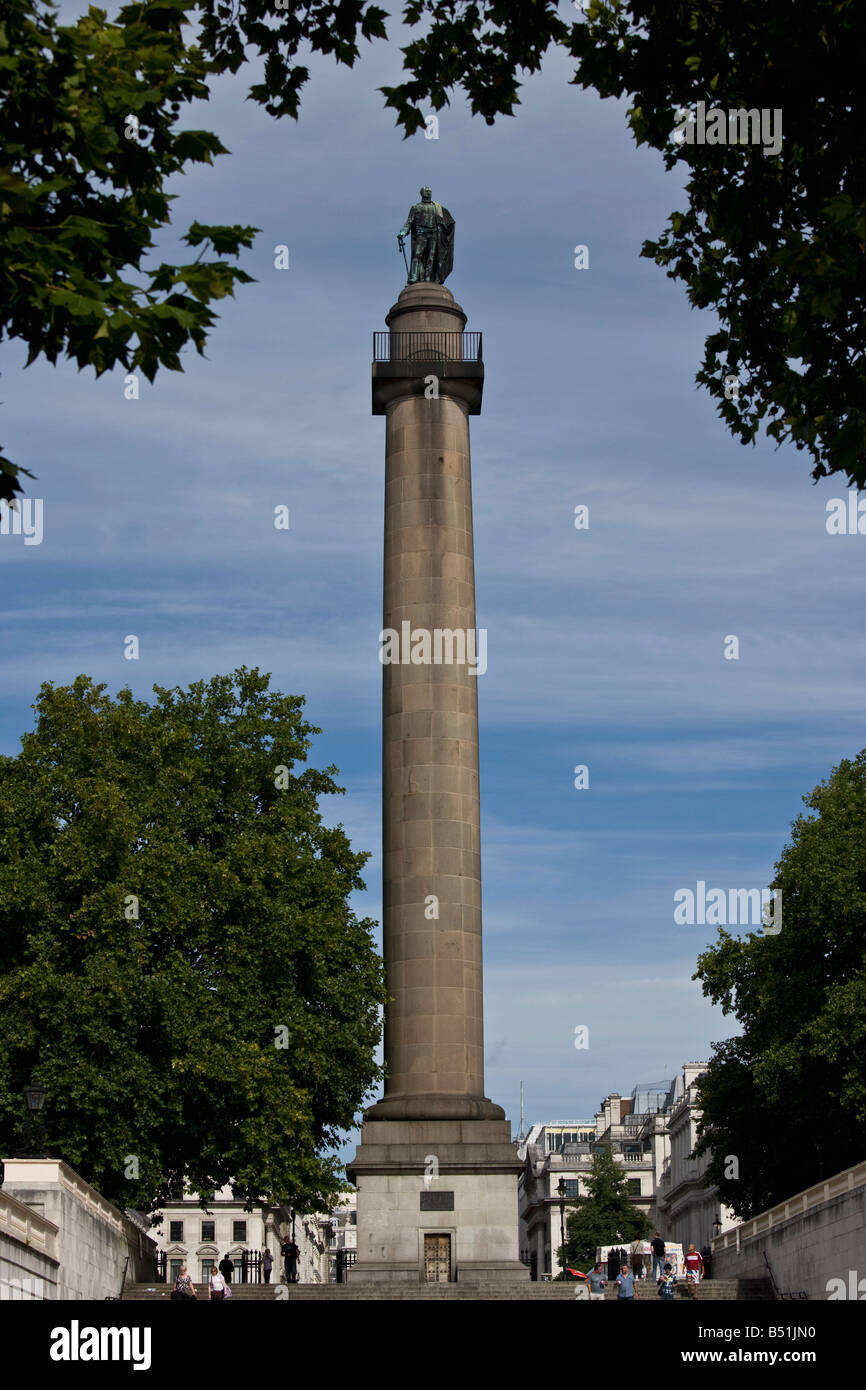 Larry statue hi-res stock photography and images - Alamy