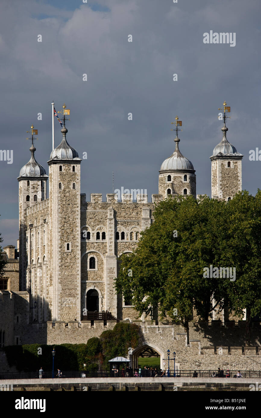 Old images of the tower of london hi-res stock photography and images ...