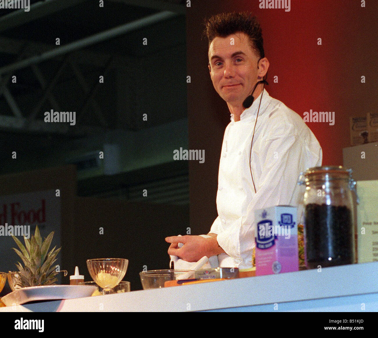 Tv chef gary rhodes hi-res stock photography and images - Alamy
