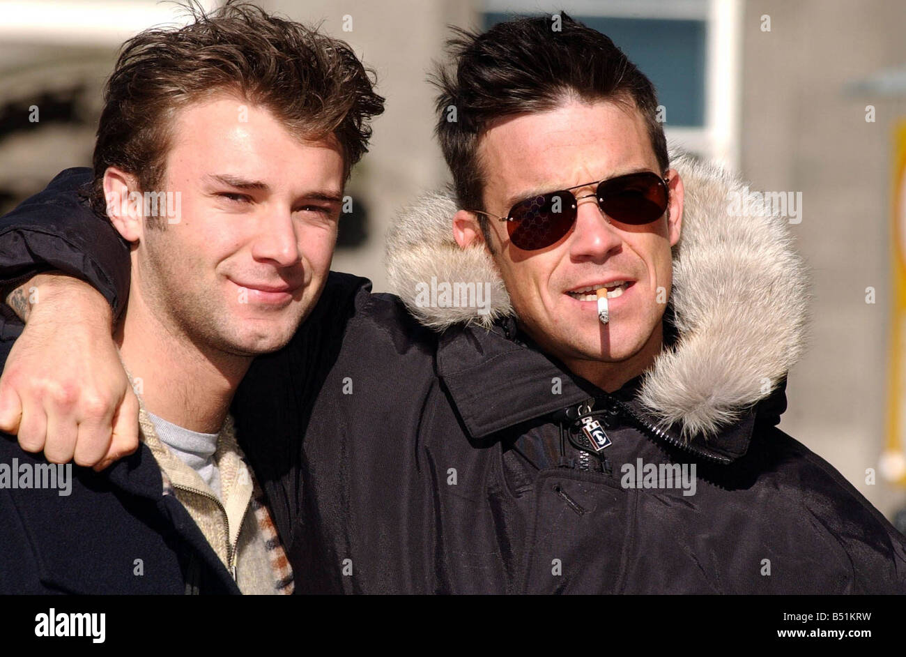 Robbie Williams 11th March 2002 in hat on the Royal Mile in Edinburgh ...
