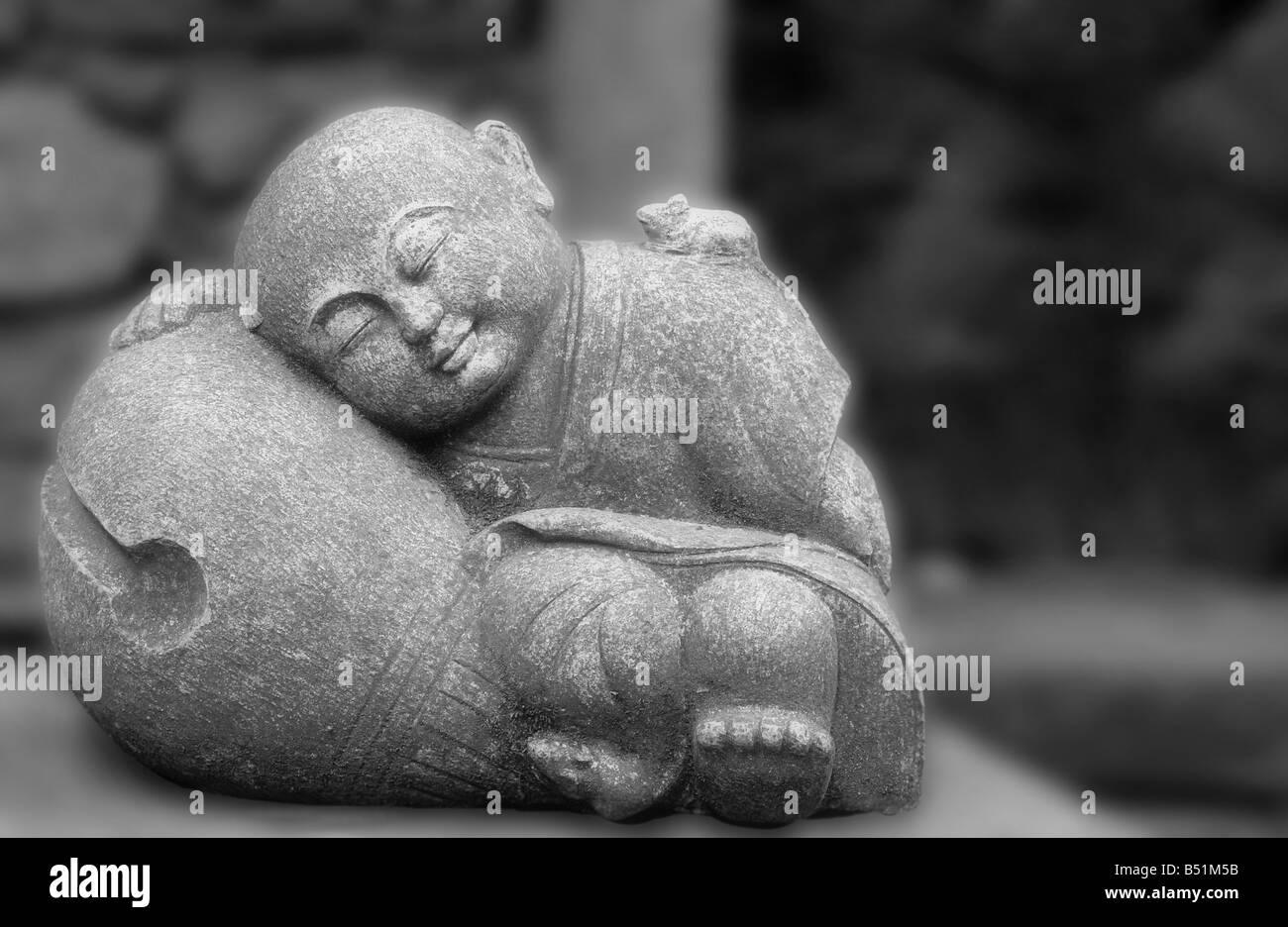 Smiling asian boy statue hi-res stock photography and images - Alamy