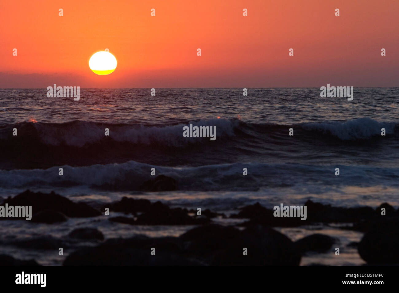 Sun Setting over Troncones Beach, Zihuatanejo, Mexico Stock Photo - Alamy