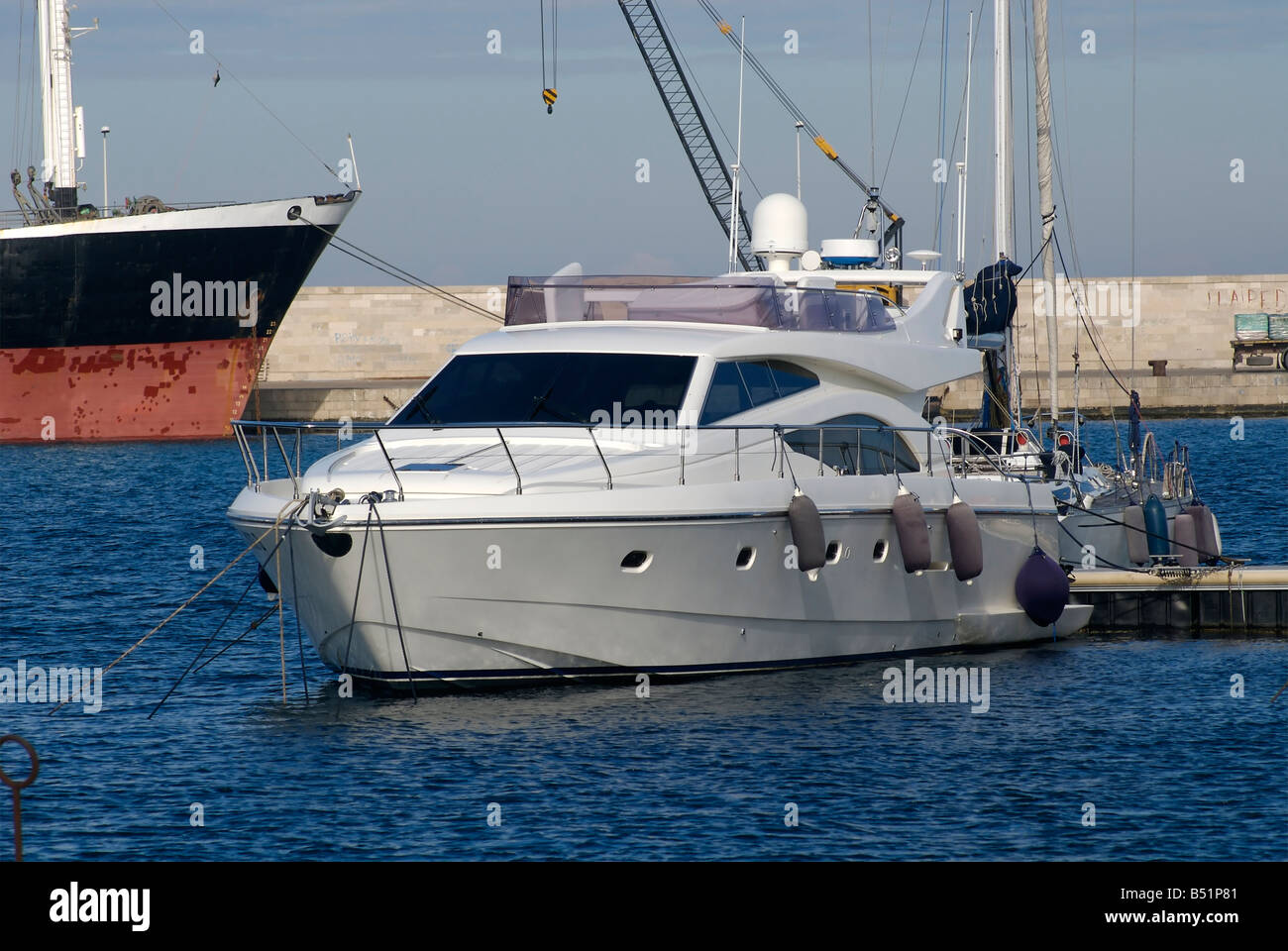 Power Boat Yacht Stock Photo Alamy power-boat-yacht-stock-photo-alamy