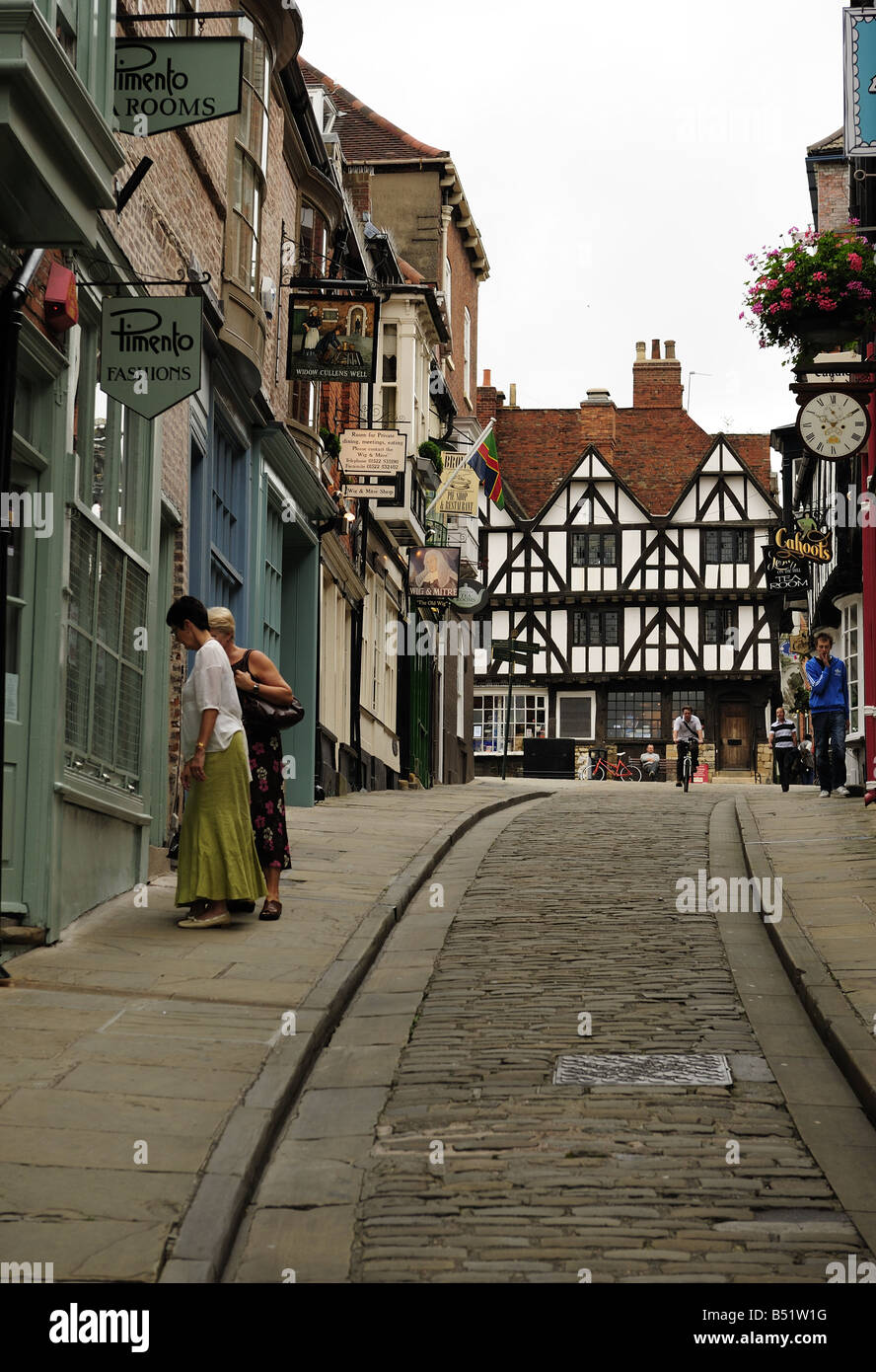 Steep Hill, Lincoln, Tourists Shopping Stock Photo - Alamy