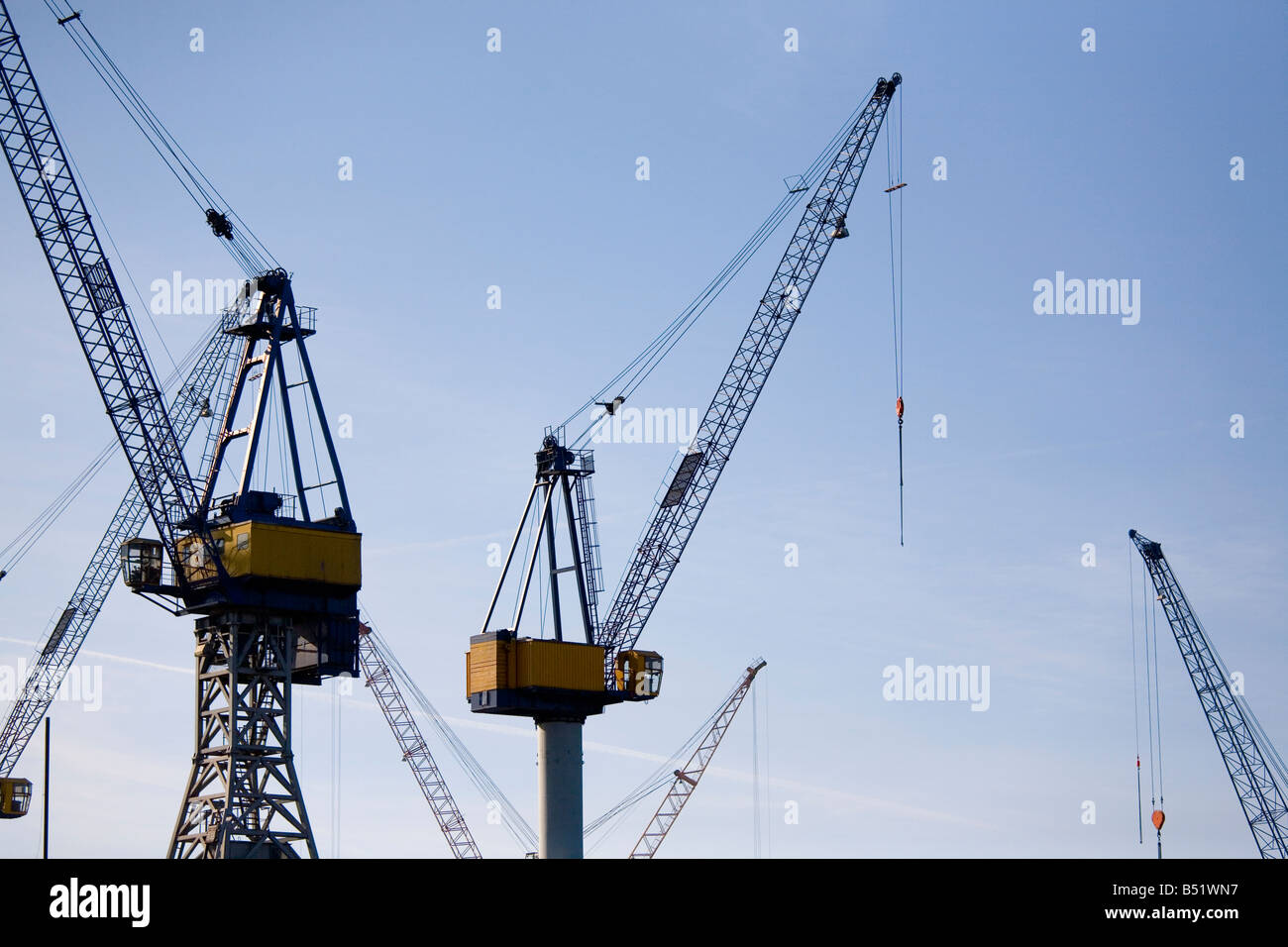Cranes series hi-res stock photography and images - Alamy