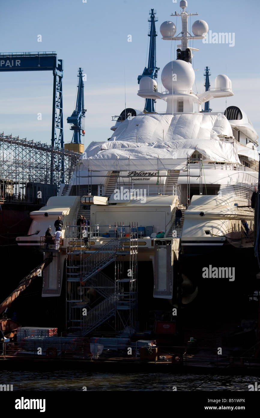 Yacht ship shipping docks hi-res stock photography and images - Alamy