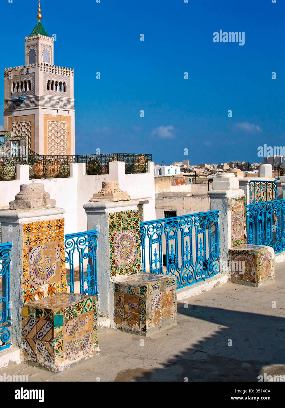 Roof top traditional arabian house hi-res stock photography and images ...