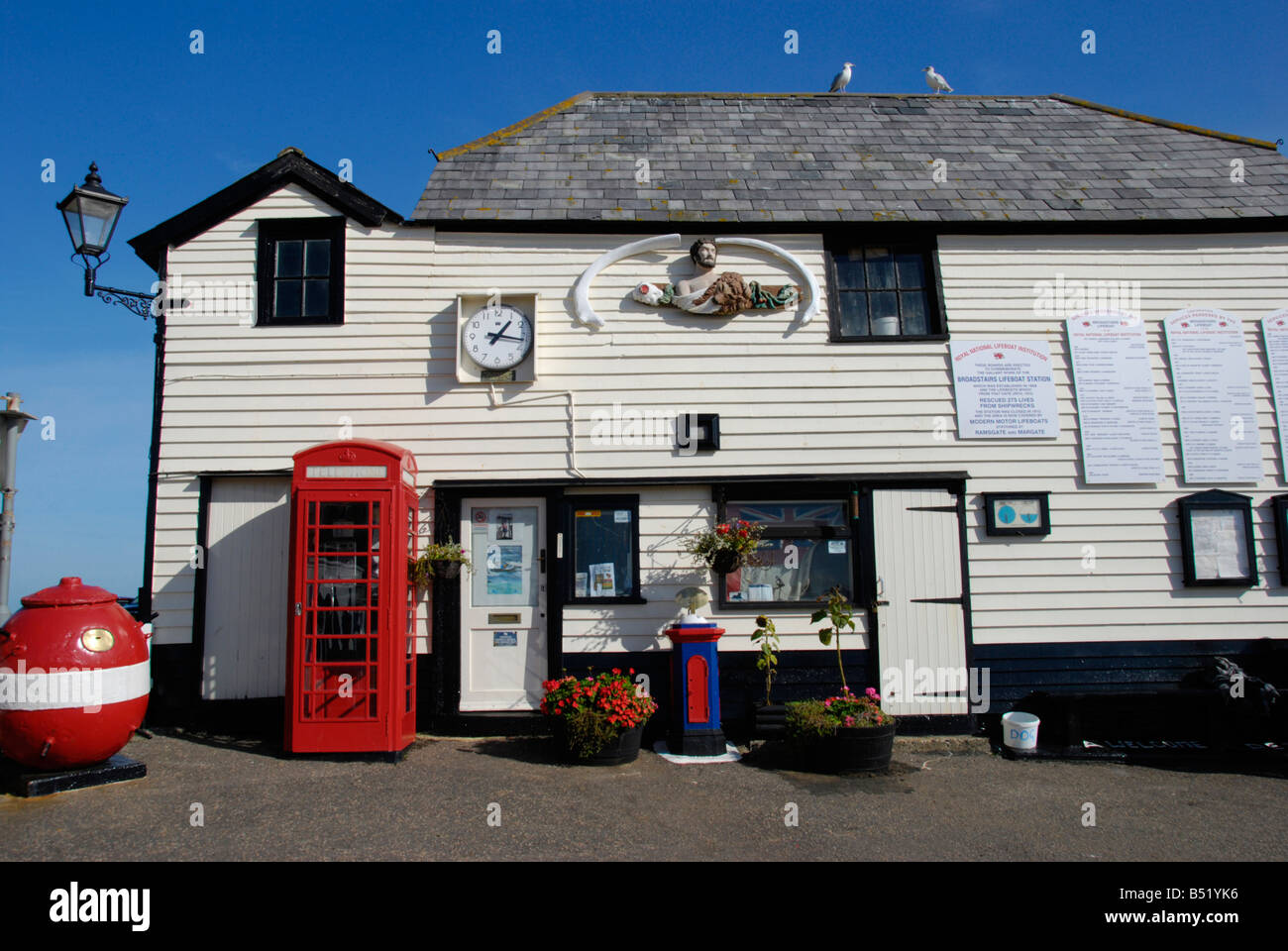 Old lifeboat hi-res stock photography and images - Alamy